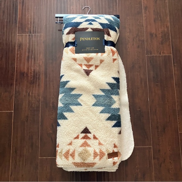 Pendleton | Bedding | New Pendleton Fleece Thrown | Poshmark